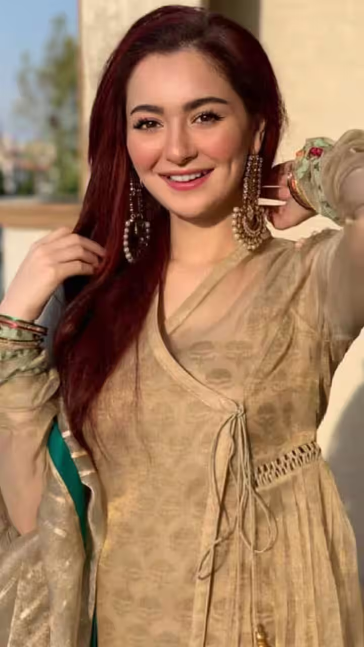 Top 20 Pakistani Actresses Name, Photos, Age, Movies, Net Worth In 2025