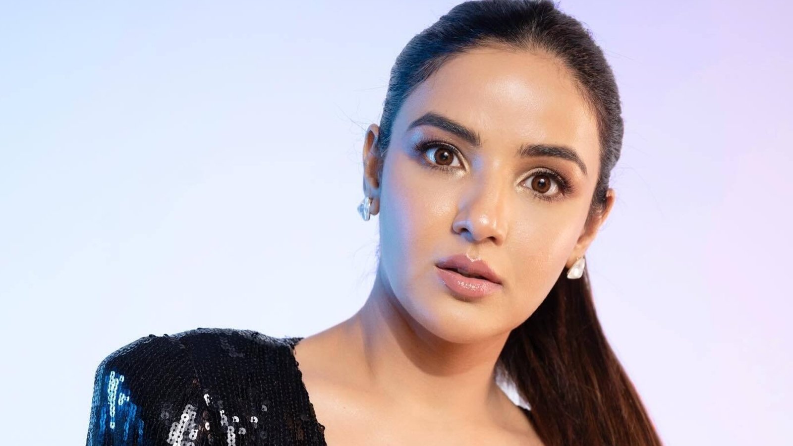 Actress Jasmin Bhasin Age, Height, Boyfriend, Family, Biography In 2025 ...